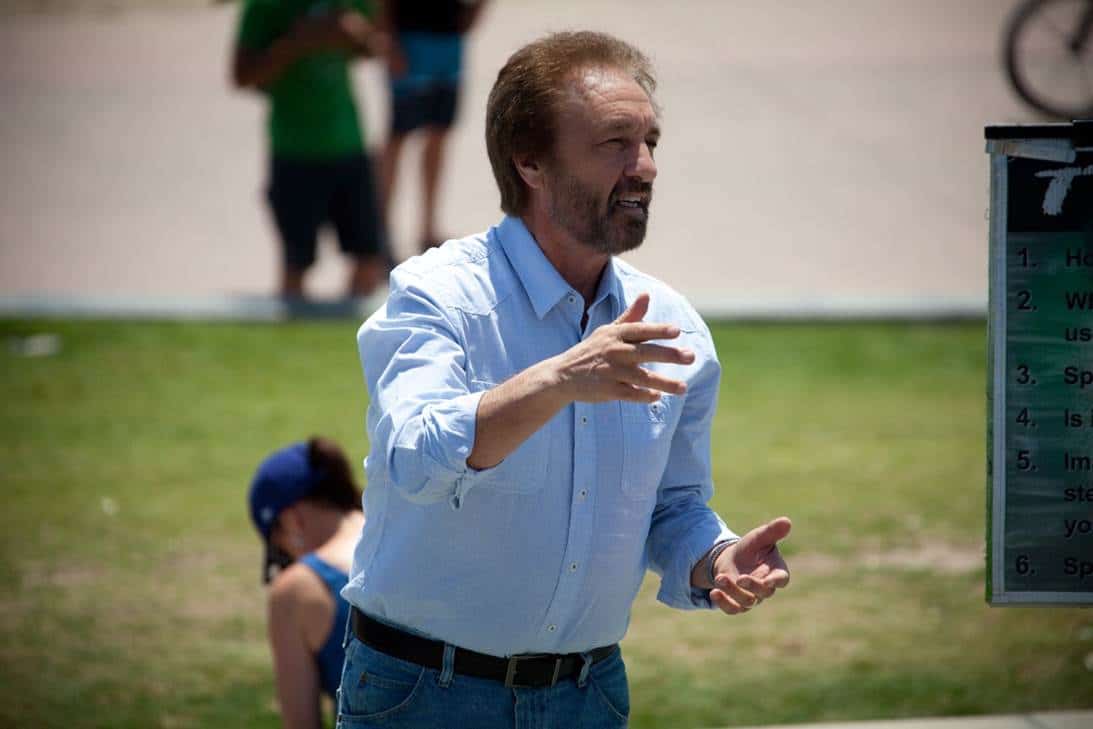 Entretien avec Ray Comfort, le percutant évangéliste de rue